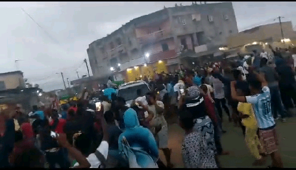 Watch how Gabonese celebrated with coup soldiers on streets of ...